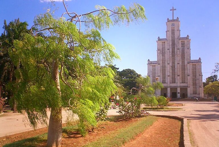Majunga – Roches Rouges Mahajunga Madagascar